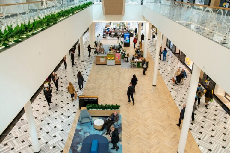 Grand opening of Promenada: Convenient location, size and format ...