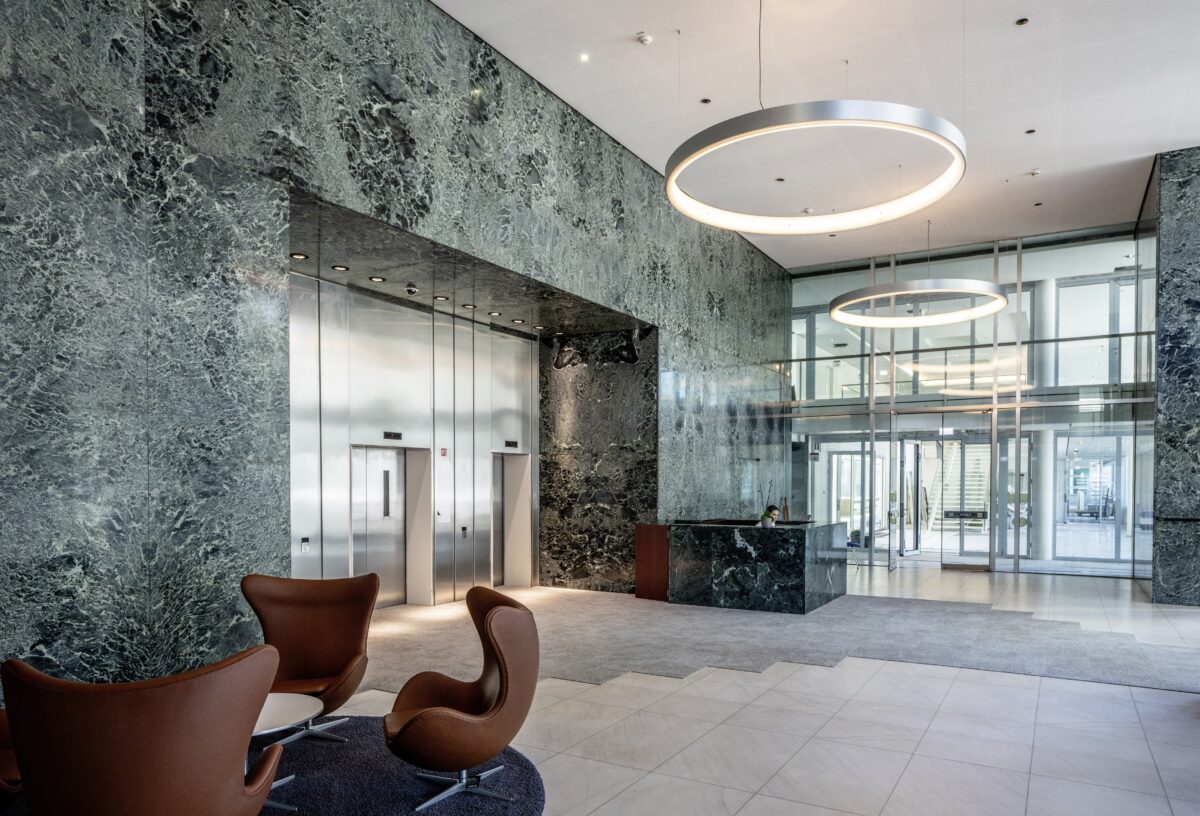 TRIIIO HAMBURG: REVITALIZATION OF AN OFFICE BUILDING - ACROSS